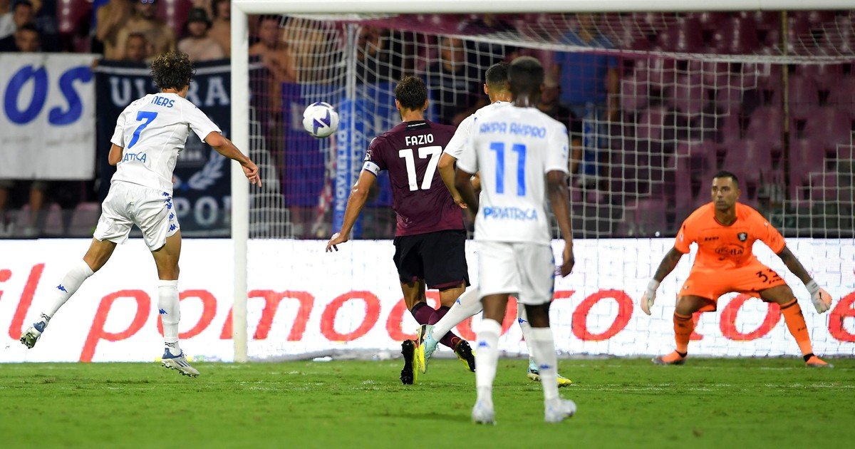 Video: Fazio puso la pierna y descolocó a su arquero - Master News