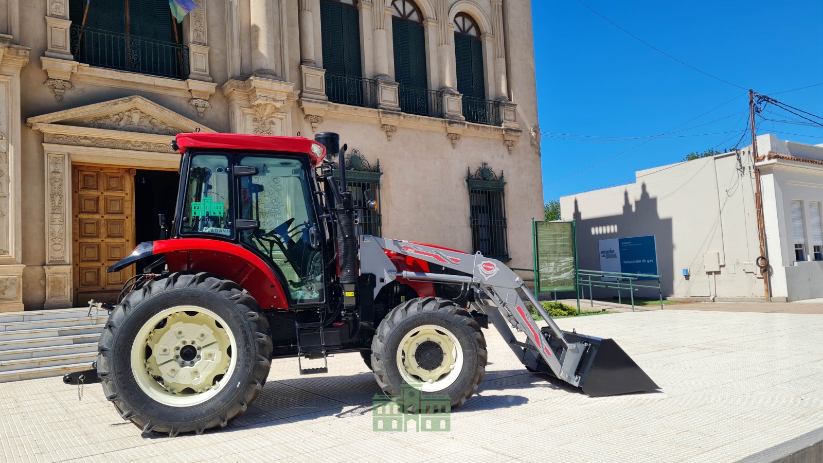 Nuevo tractor pala 0KM para servicios urbanos - Master News